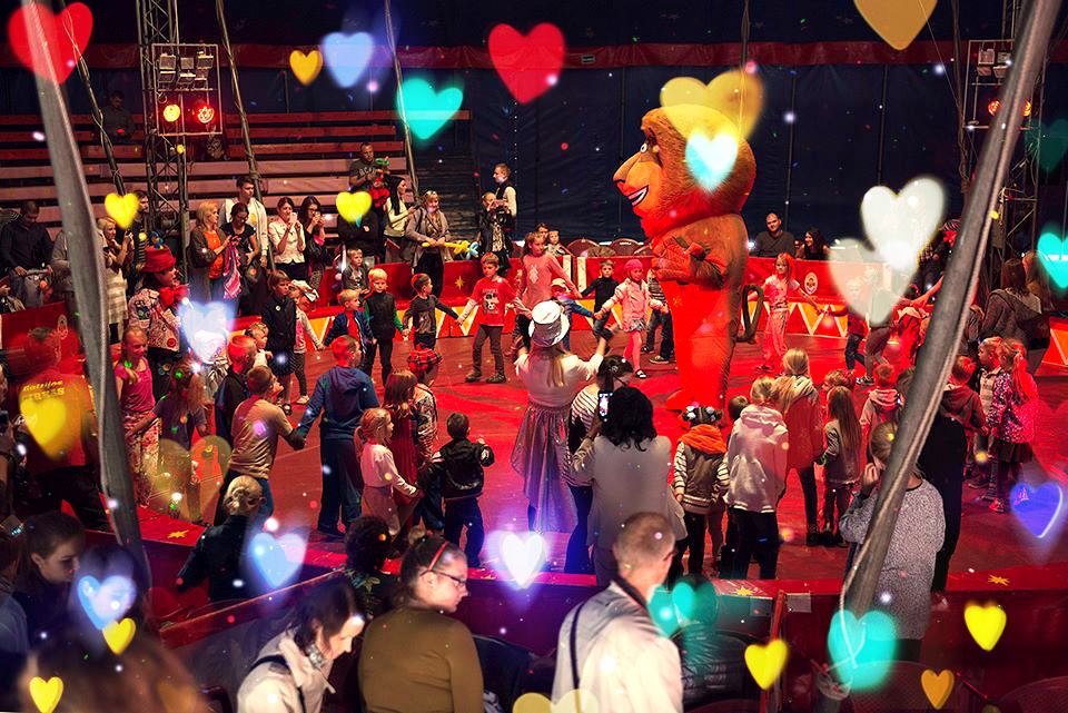 Laiks atcerēties, ka sirdī mēs esam bērni: Baltijos Cirkas Latvijas tūre. Partnermateriāls ...