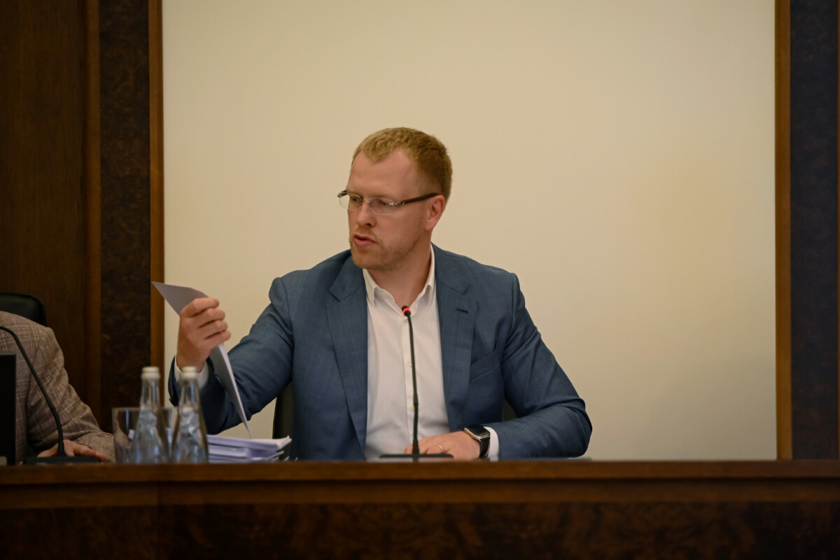 Pielaide valsts noslēpumam mēriem: Elksniņš drošs, ka saņems; Bartaševičs — piesardzīgs - Chayka ...